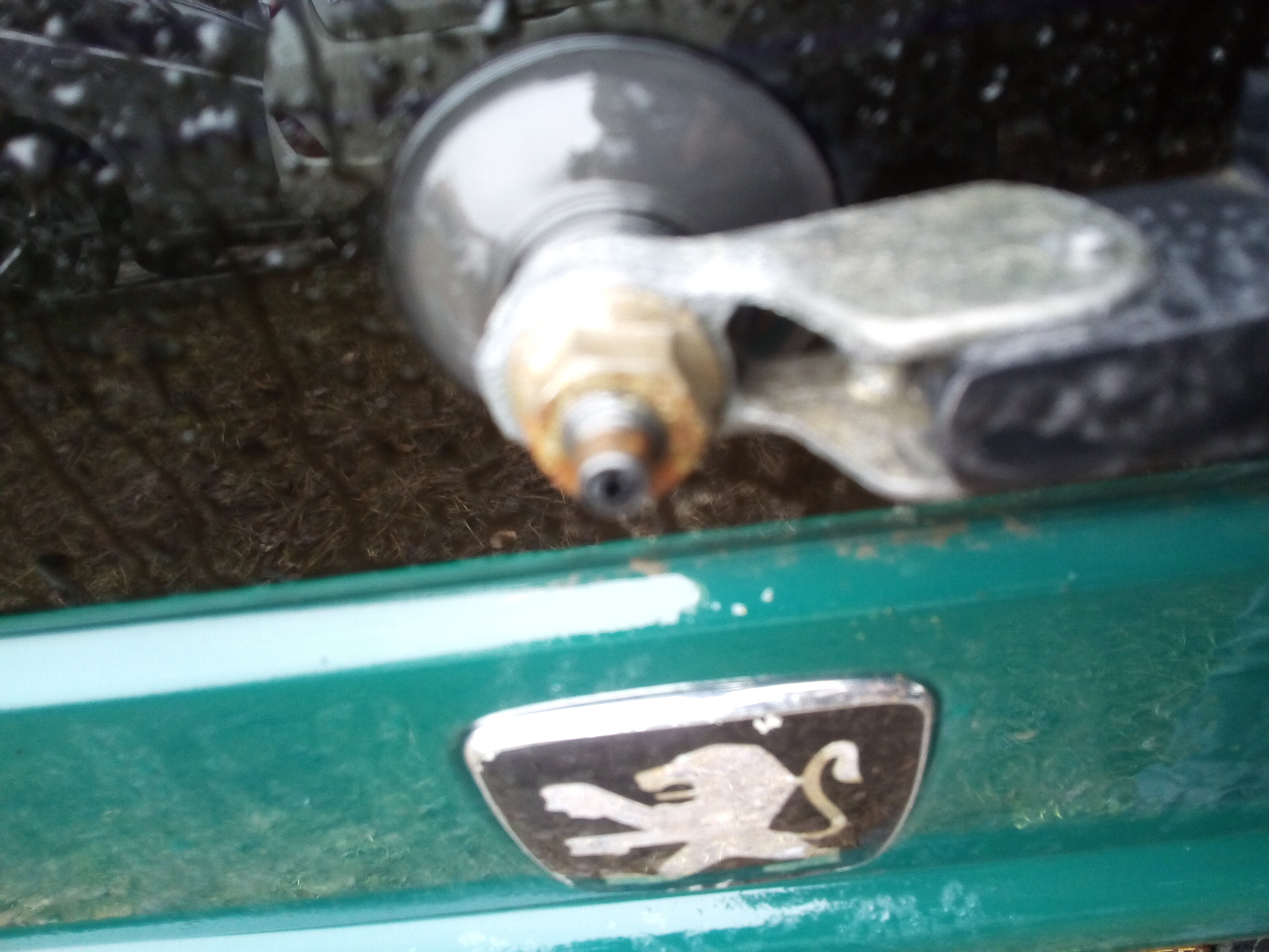 Problém zo zadnou dýzou, tryskou ostrekovača zadného skla. - Peugeot ...